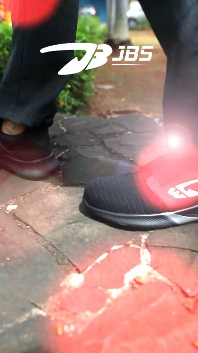 Sepatu Safety Tanpa Tali Slip On Ujung Besi Anti Tusukan Paku Benda ...