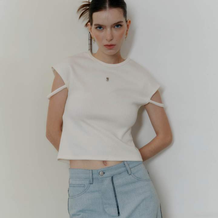 STUDIO UNKNOWN - Sonny top (แนะนำ+1ไซส์) เสื้อยืดเว้าหลัง ตกแต่งอะไหล่ ...