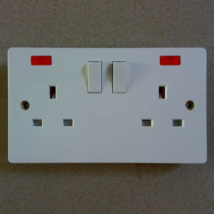 British Switch Socket 2-Bit 13A with Indicator Light Socket BS British ...
