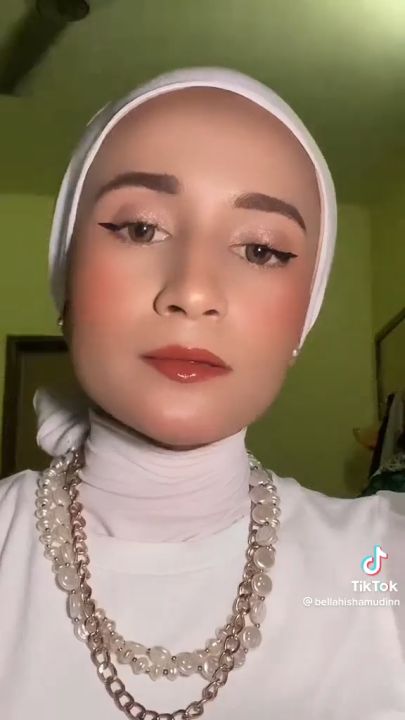 SALLY FOUNDATION LIGHT / MEDIUM | Lazada