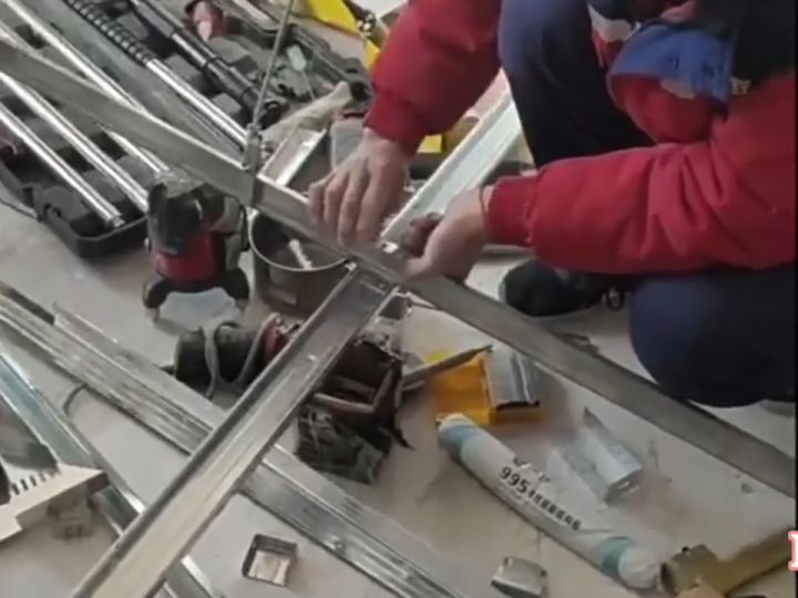 Double W Furring Metal Furring W Clip For Ceiling Work C-Channel ...