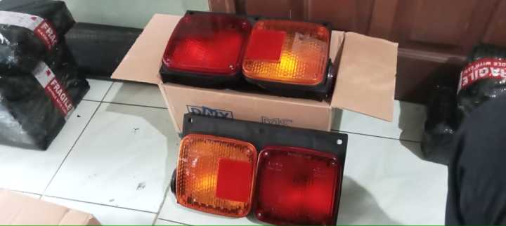 STOP ASSY/LAMPU BELAKANG HINO NEW HINO 500 HINO LOHAN 260TI SET KANAN ...