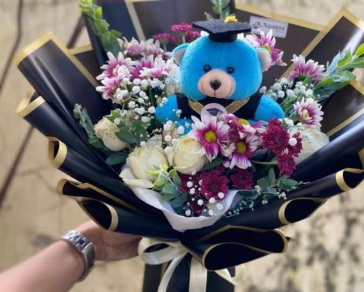 buket wisuda boneka dan bunga | Lazada Indonesia
