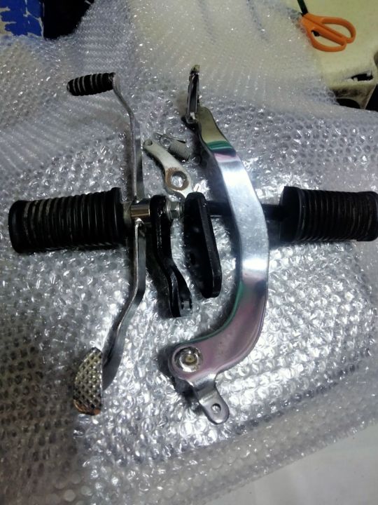 SUZUKI STOCK FOOTREST SET FOR RAIDER 150 CARB TYPE | Lazada PH