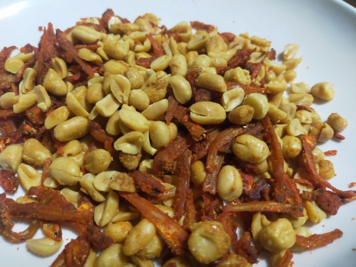 Pulutan Mix ( mix of salted peanuts and sweet spicy dilis) 1 kilogram ...