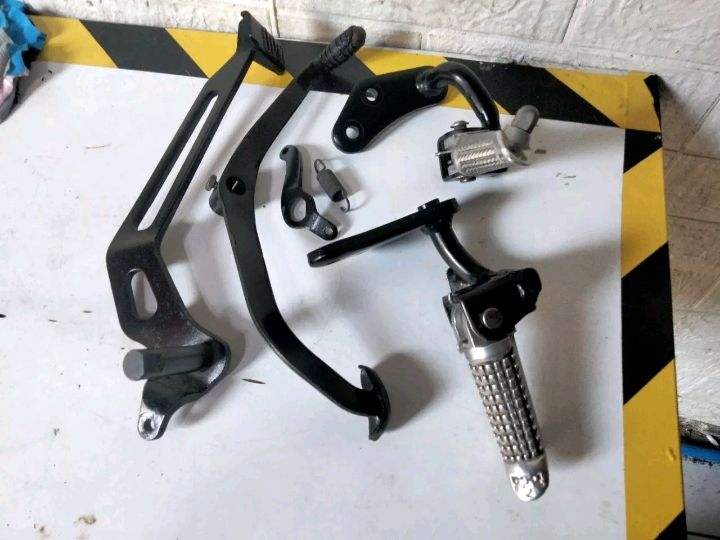 SUZUKI STOCK FOOTREST FOR RAIDER 150 FI STANDARD ORIGINAL | Lazada PH