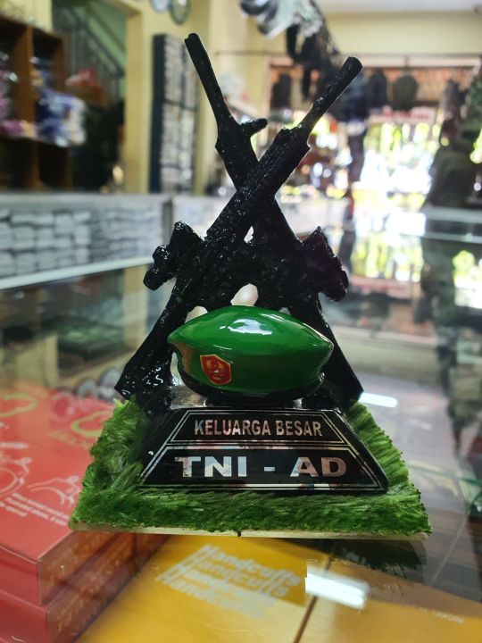 Miniatur Baret TNI AD Tembak | Patung miniatur mobil Army Senjata ...