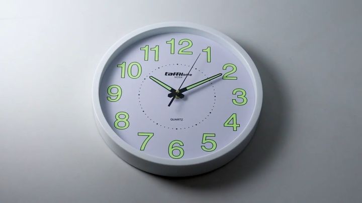 [COD] Jam Dinding Bulat Quartz Creative Design Menyala Dalam Gelap Glow ...