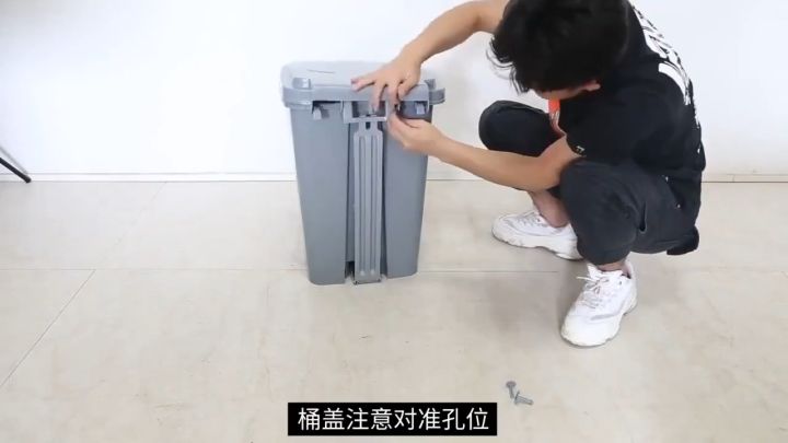 Foot operated trash cans, household trash cans, medical trash cans ...