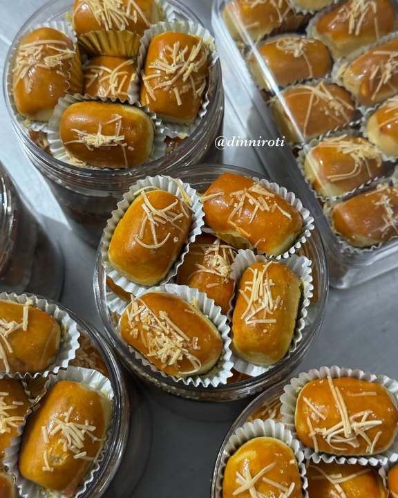 Nastar Premium Golden Cheese Parmesan Ngeju | Lazada Indonesia