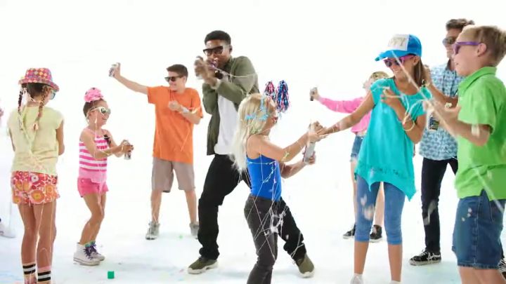 Crazy String Semprotan Pesta String Spray/Snow Spray Party Semprotan ...