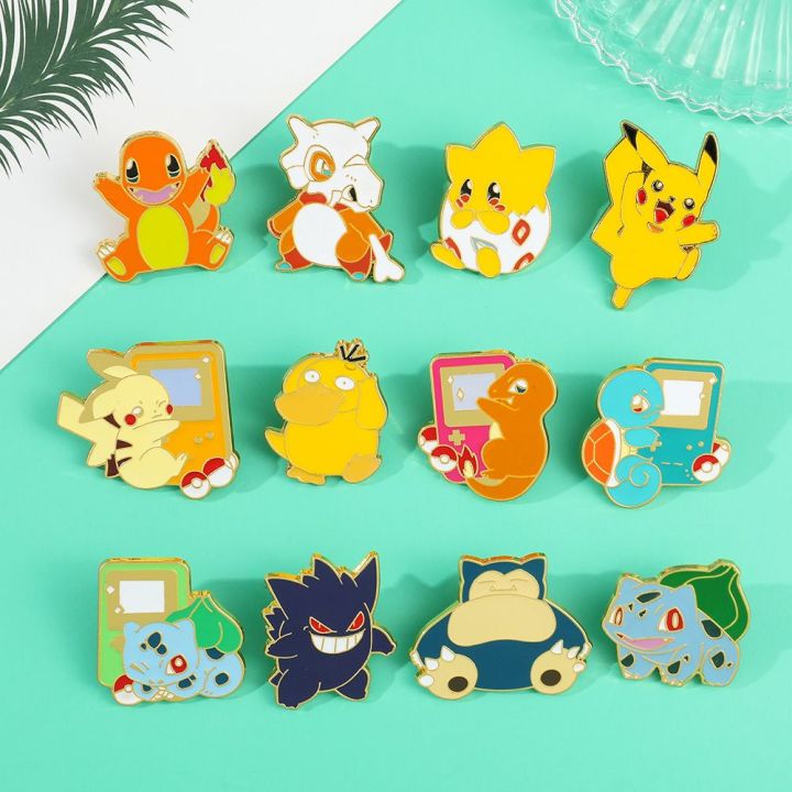Pokemon Pikachu อนิเมะโลหะเคลือบเข็มกลัดบนกระเป๋าเป้สะพายหลังเสื้อผ้าปก ...