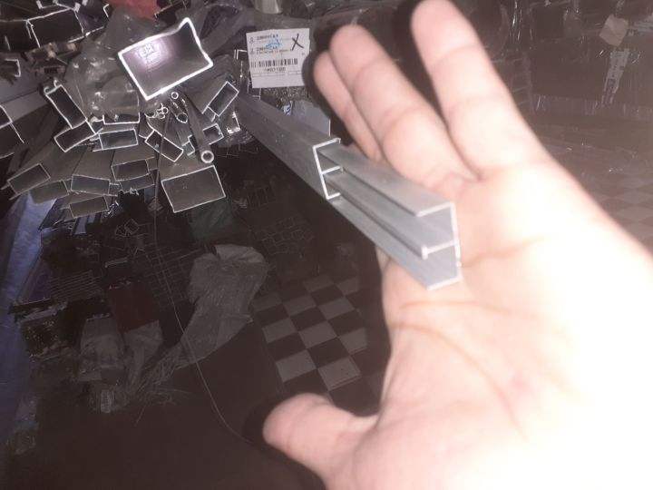 Rel etalase, rel bawah U, rel atas M, rel bingkai kaca H ukuran panjang ...