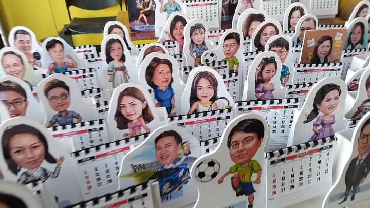 Personalized Caricature Mini Standee with 2026 Calendar & Pen Holder ...