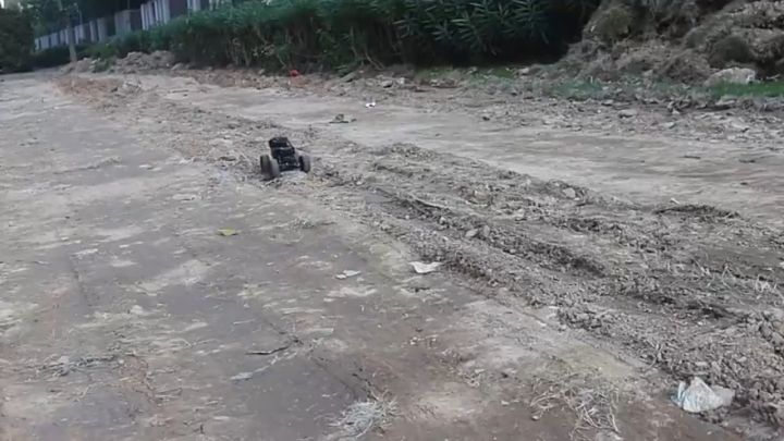 Mobil Mainan 1:18 Remote Control Off-Road Penggerak Dua Roda Mobil ...