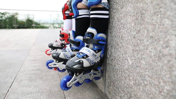 Inline Roller Skate Shoes Adjustable Size Roll Blade Shoes With Single ...