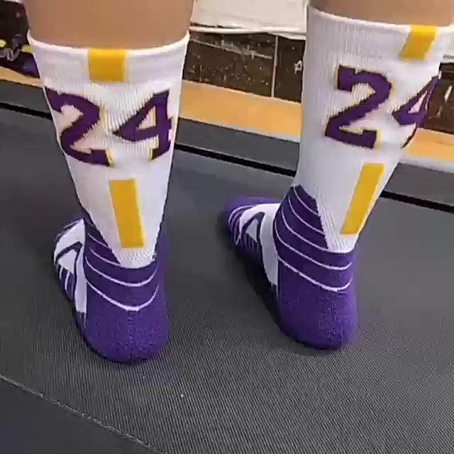 Trendy Man Socks Long Outdoor Basketball Thick Sport Professional Mid ...