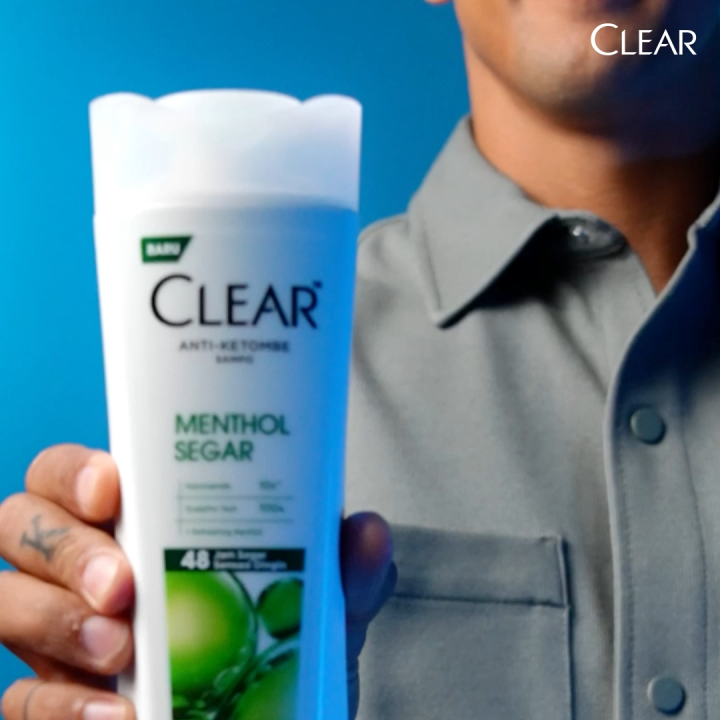 CLEAR Menthol Segar Sampo Anti Ketombe, ScalpPro Technology Niacinamide ...