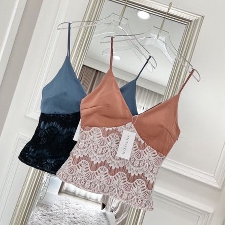 ℬ𝑒𝓇𝓇𝓎.𝒸𝓁𝑜𝓉𝒽𝒾𝓃𝑔 เสื้อสายเดี่ยว แต่งลูกไม้ช่วงล่าง ทรงสวยมากกกก ป้าย ...