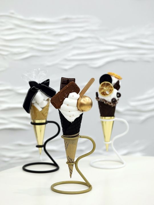 Minimalist Iron Ice Cream Stand Dessert Table Ice-Cream Cone Stand Cake ...
