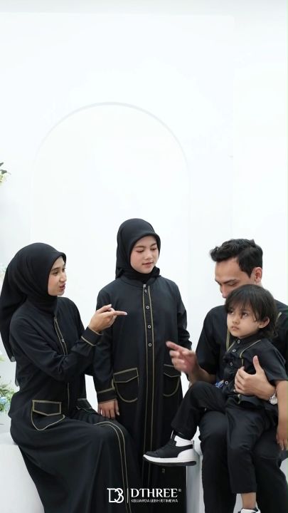 Dthree - Sarimbit Keluarga 2026 Claretta Series ( Hitam ) / Baju Couple Terbaru Trendy | Lazada ...