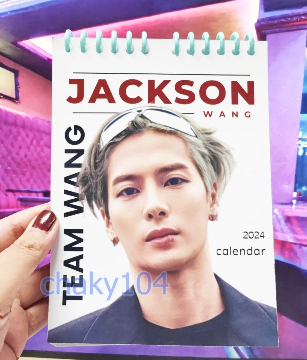 พร้อมส่ง! ปฏิทิน ตั้งโต๊ะ ปี 2024 / 2567 Jackson Wang แจ็คสัน หวัง *มีเก็บเงินปลายทาง* | Lazada ...