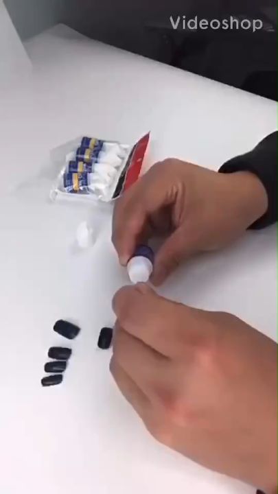 BYB กาวติดเล็บปลอม ขวดน้ำเงิน(สินค้าแตก-หักทางร้านไม่รับเปลี่ยน-คืนค่ะ ...