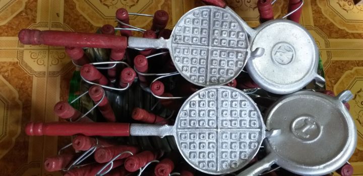 TRADITIONAL pancake pan or hotcake pan molder( SMALL(4.5 inches)med-5 ...