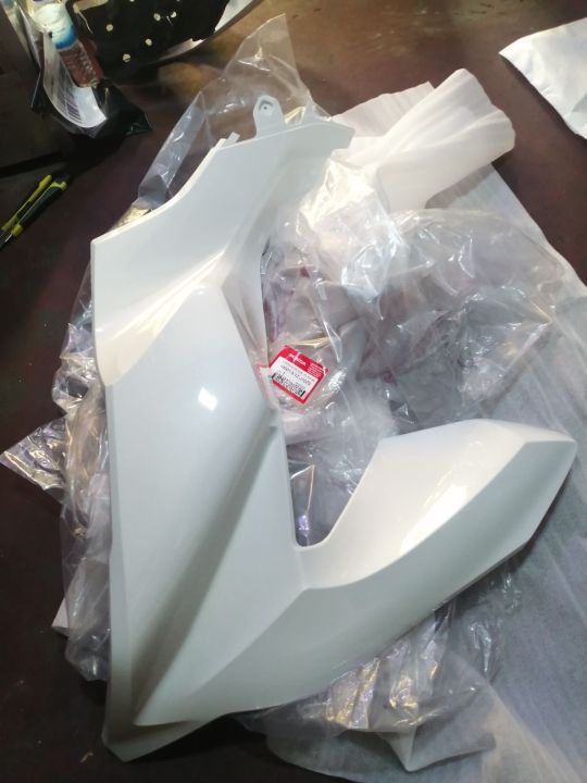 PCX 160 FRONT SIDE COVER (RH) ORIGINAL HONDA WHITE | Lazada PH