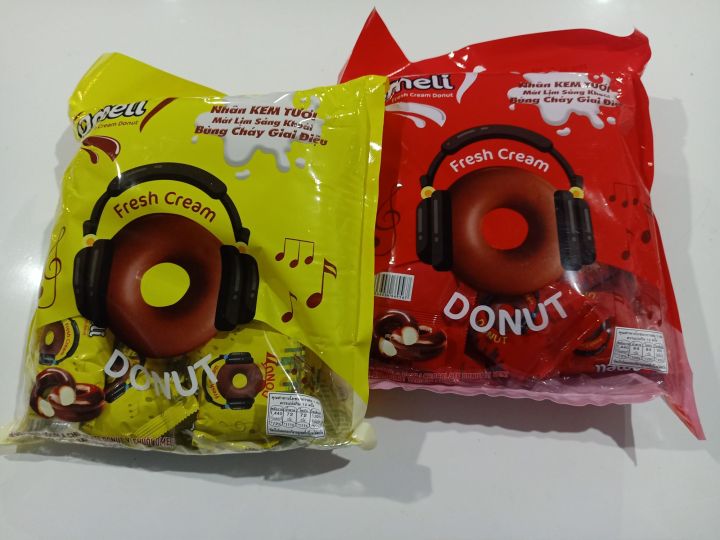 โดนัท ขนมโดนัทโอมีลี่ Omeli Fresh Cream Donut ขนมโดนัทเคลือบครีมช็อคโก ...