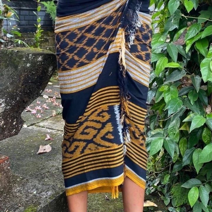 Saputan tenun Ikat Blanket Halusan || Saput bali.pakaian Adat Bali ...