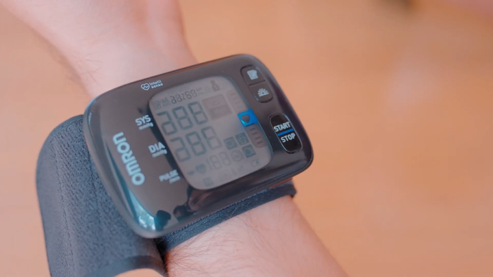 Omron HEM-6232T Automatic Wrist Type Blood Pressure Monitor BP BPM ...