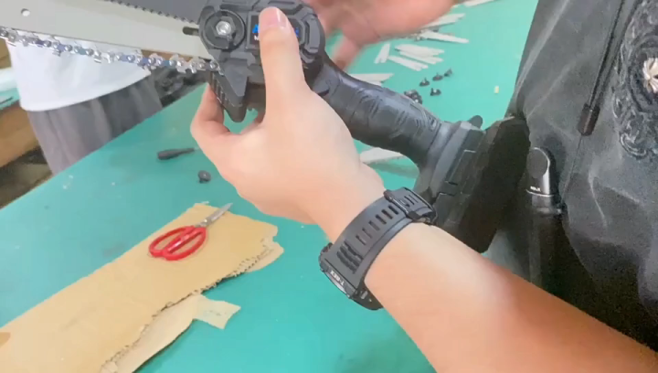 QS TOOLS เลื่อยไฟฟ้าแบต 6 นิ้ว เลื่อยโซ่ไร้สาย เครื่องตัดไม้ไร้สาย ...