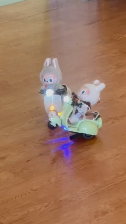 รถของเล่น Labubu มอเตอร์ไซค์ไฟฟ้า รถเวสป้าของเล่นเด็ก vespa หมุนได้ 360 ...