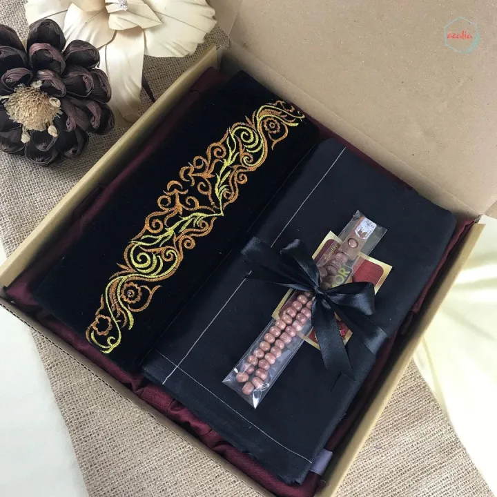 Hampers Gift Box Sholat Jumat Kado Cowok Kado Ulang Tahun Wisuda ...