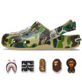 Crocs x BAPE Classic Clog Sandals - รองเท้าชายหาดยูนิเซ็กซ์ที่ระบาย ...