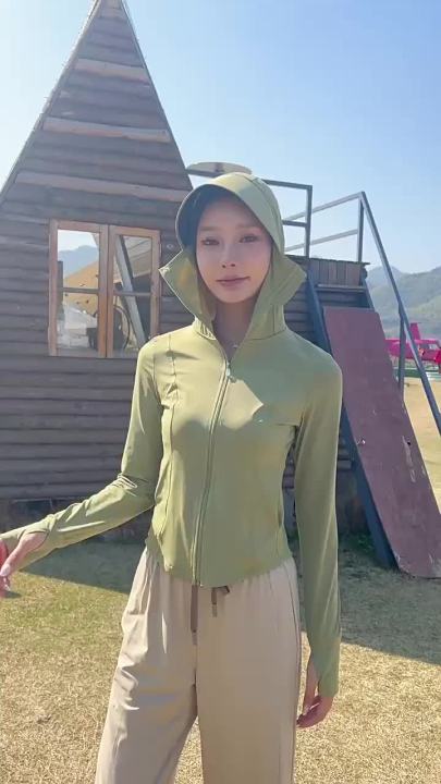 ผ้าไนลอน UPF50+ เสื้อกันแดดเข้ารูปผู้หญิง 2024 เสื้อโค้ทแบบบางป้องกันรังสียูวีรุ่นใหม่สำหรับฤดู ...