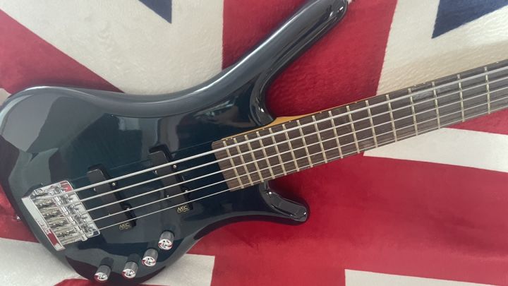 Warwick holds Weibeis Bass active and passive switching ...