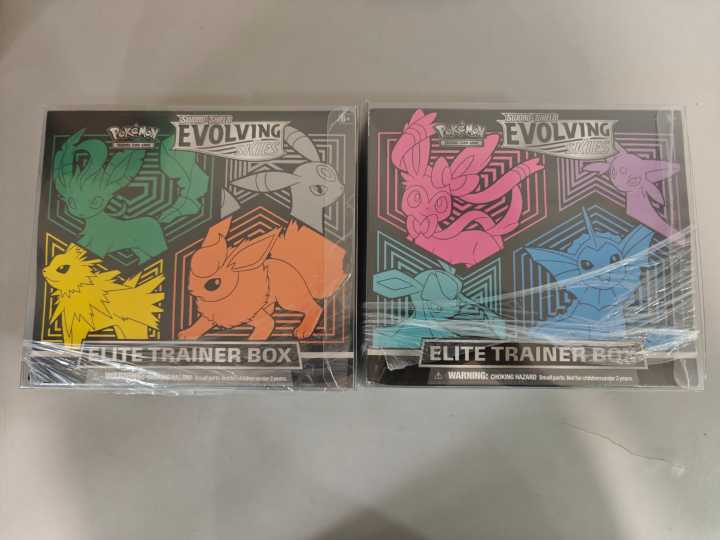 Evolving Skies Elite Trainer Box – Featuring Moonbreon, Rayquaza ...