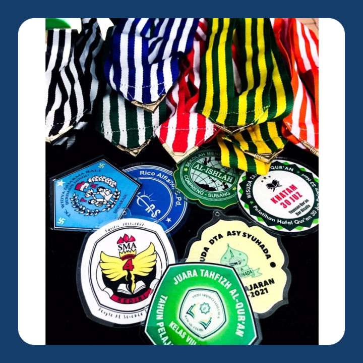 Medali Wisuda Akrilik Custom – Cetak Logo Sekolah & Tulisan Eksklusif ...
