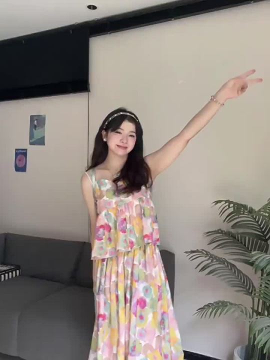 ชุดวันหยุดริมทะเล: ผู้หญิงฤดูร้อนภาพวาดสีน้ํามันดอกไม้กระโปรงเอวสูงลําลองผอมลมอ่อนโยนแขวนชุดสอง ...