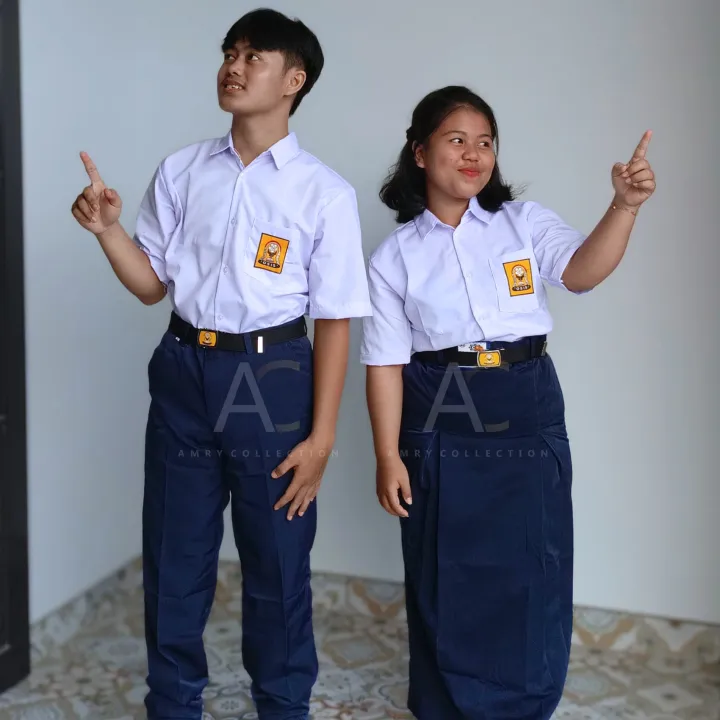 Baju Putih SMP SMA Lengan Pendek Cewe Cowo Kemeja Pendek Kain Licin ...