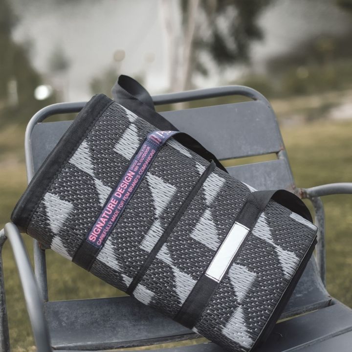 PDM NikNik ลาย Stride (Black-Grey) เสื่อพับอเนกประสงค์ | Lazada.co.th