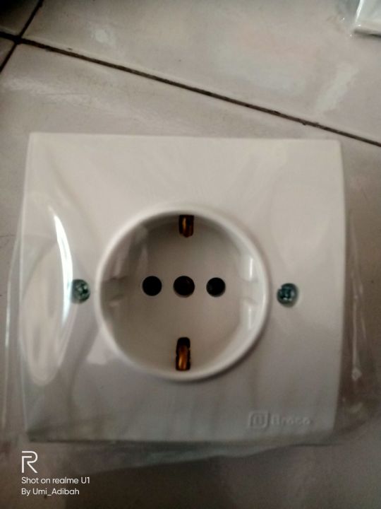 BARU !! STOP KONTAK IB BROCO NEU RAY Tanam Tembok Putih Lubang COLOKAN ...
