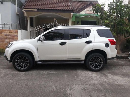 Isuzu MUX ตัวโฉมเก่า ปี 2014 - 2020 ของแต่งรถ เบ้ากันรอยประตูเคฟล่า โคร ...