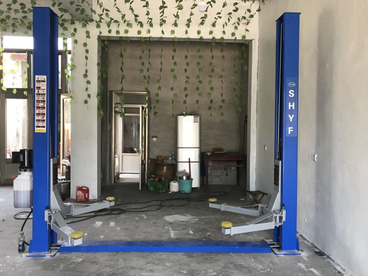 Automobile hydraulic double-column lift double-column gantry four ...