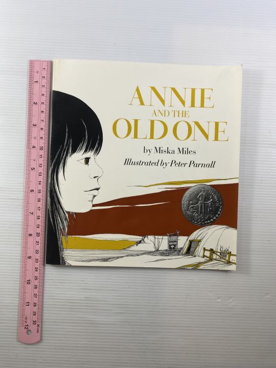 ANNIE AND THE OLD ONE by Miska Miles Paperback book หนังสือนิทานปกอ่อน ...