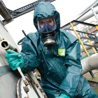 ชุดป้องกันสารเคมี กันเชื้อโรค microchem 4000 ปกป้องได้เป็นเลิศ ผ่านการ ...