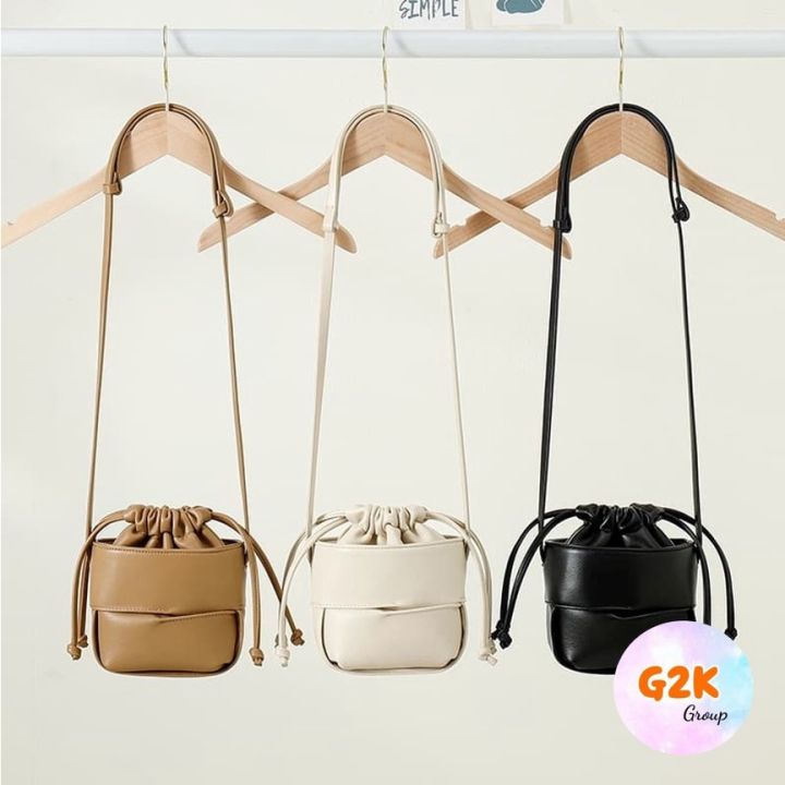 G2K★พร้อมส่งจากไทย★กระเป๋าหนังสะพายข้างผู้หญิง สไตล์มินิมอล ทรงถังจีบ ...