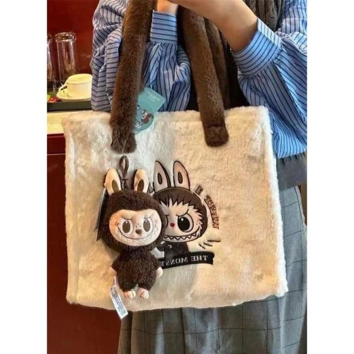 กระเป๋า สะพายบู้ น่ารักกกก ขนนุ่มนิ่ม งานปักฉ่ำสาวก Labubu ห้ามพลาดด ...